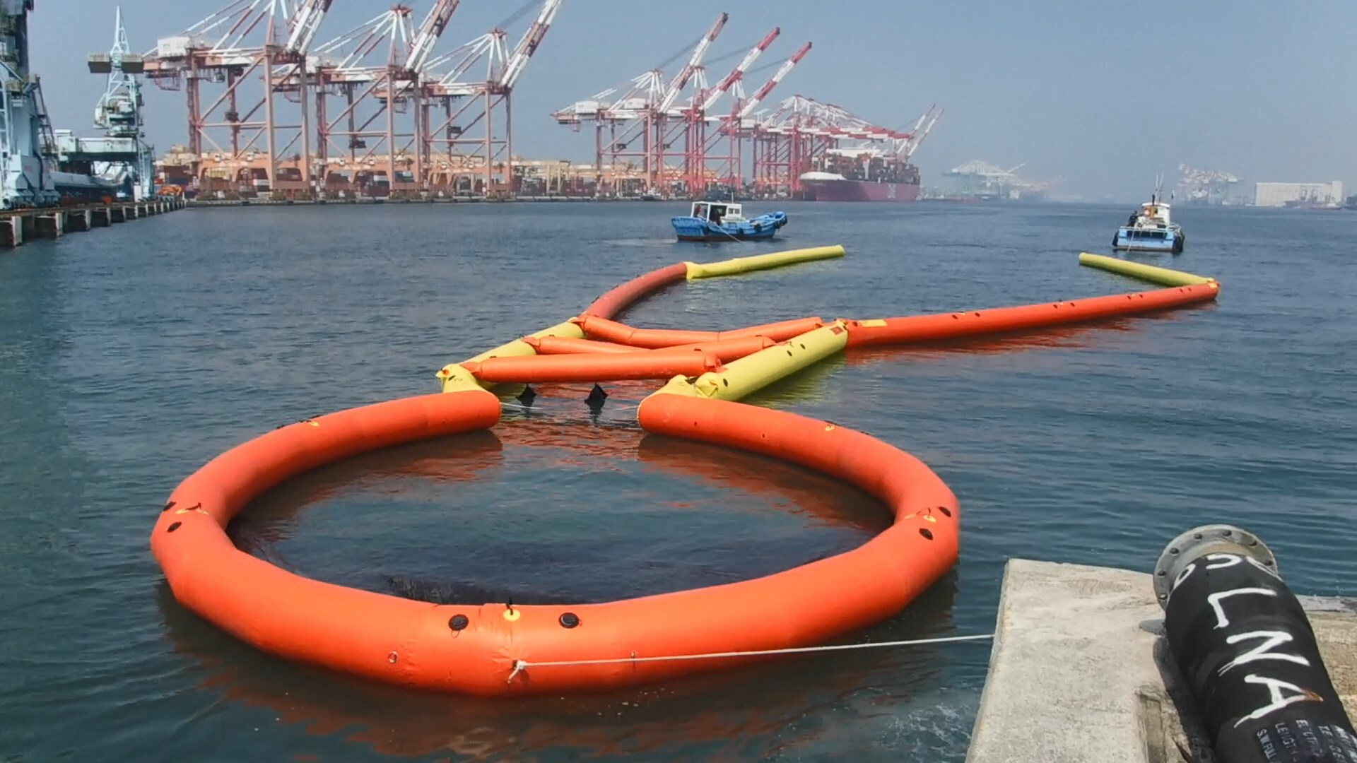 U-Type Inflatable Oil Containment Boom and Skimmer | Taiwantrade